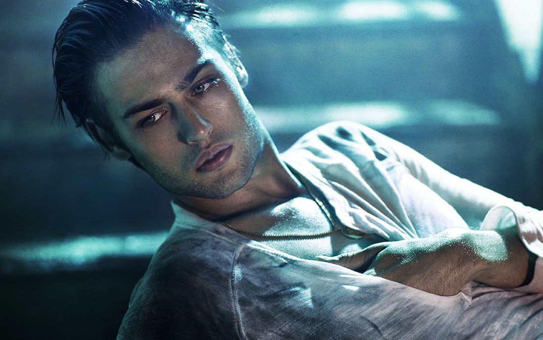 Douglas Booth, pe cai mari - CineMagia.ro