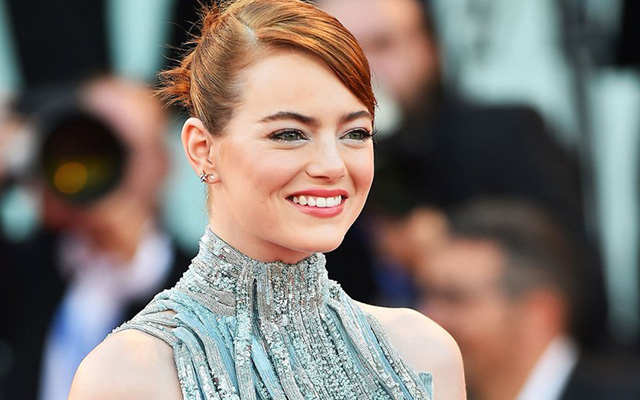 Emma Stone crede că generaţia tânără este mult prea ocupată să critice ...